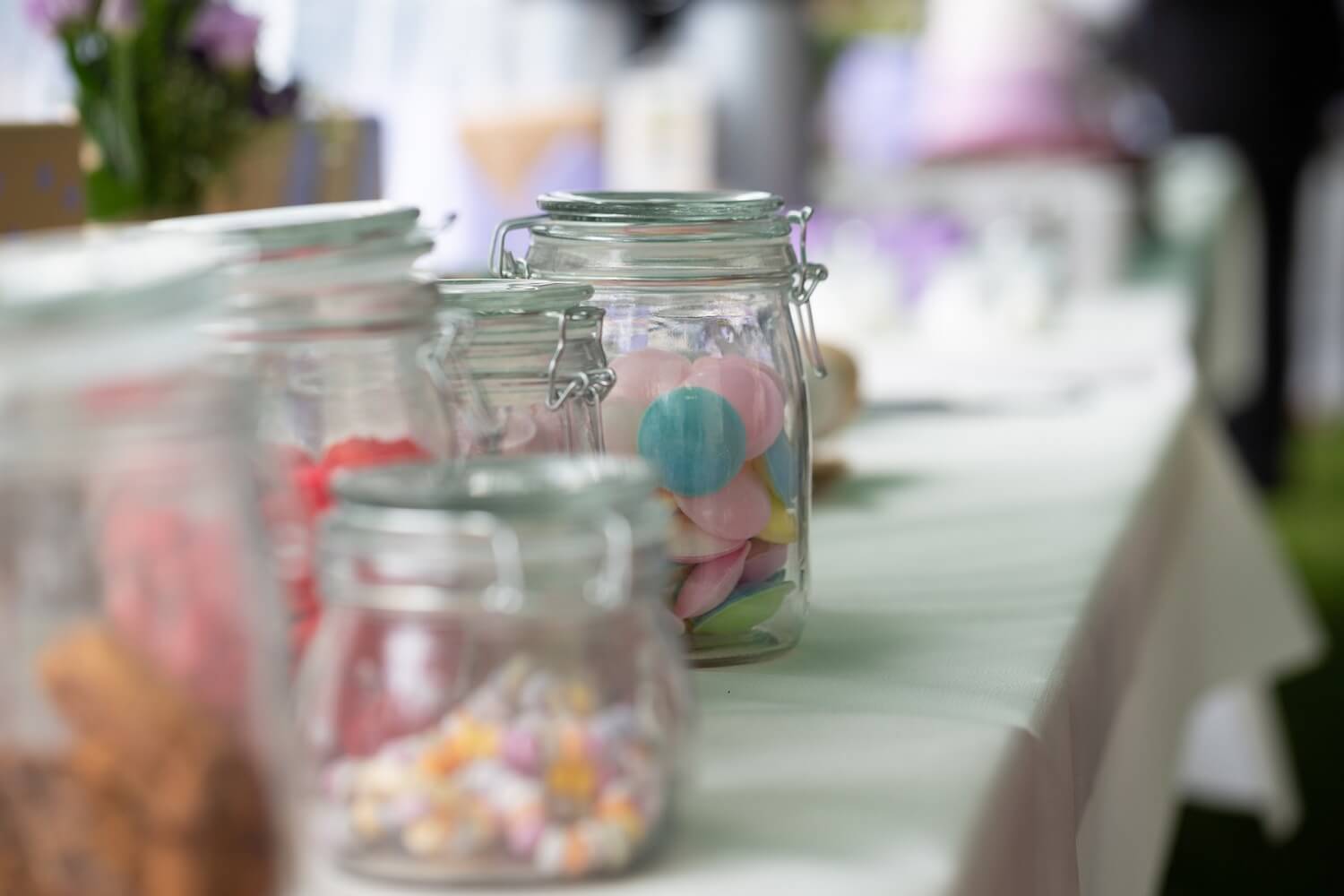 8 Delicious Wedding Dessert Table Ideas - Joy