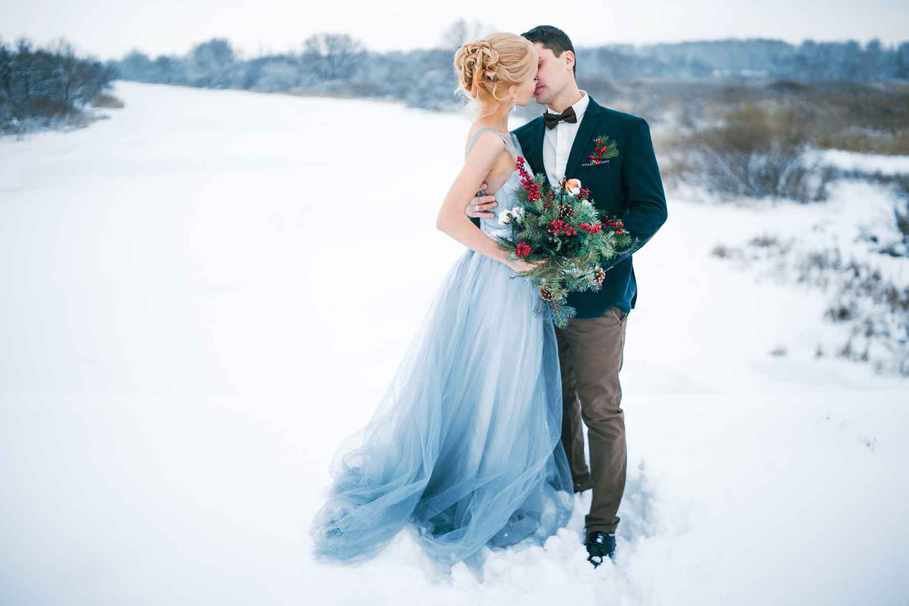Winter Wedding Ideas That Go Way Beyond Snow - Joy