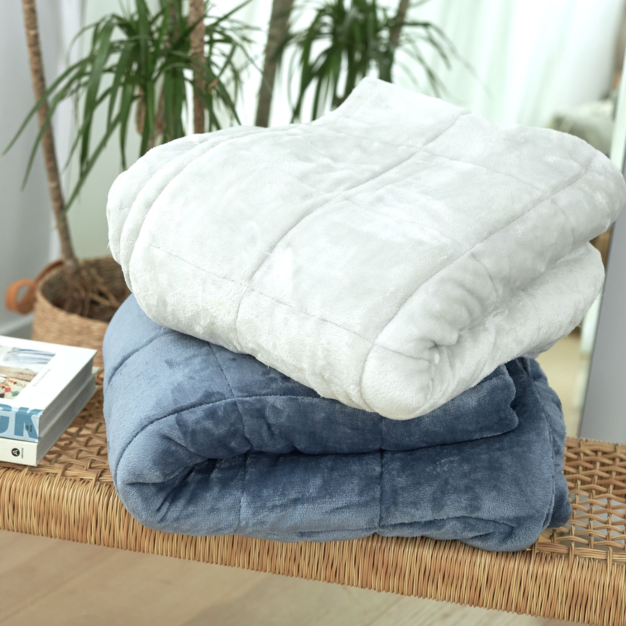Slumber Cloud Temperature-Regulating Plush Throw Blanket in Bold Blue | Joy